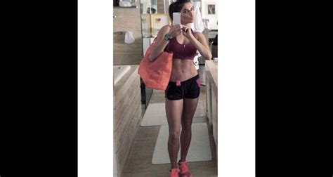 Foto Deborah Secco Exibe Barriga Sarada Em Foto No Instagram Purepeople