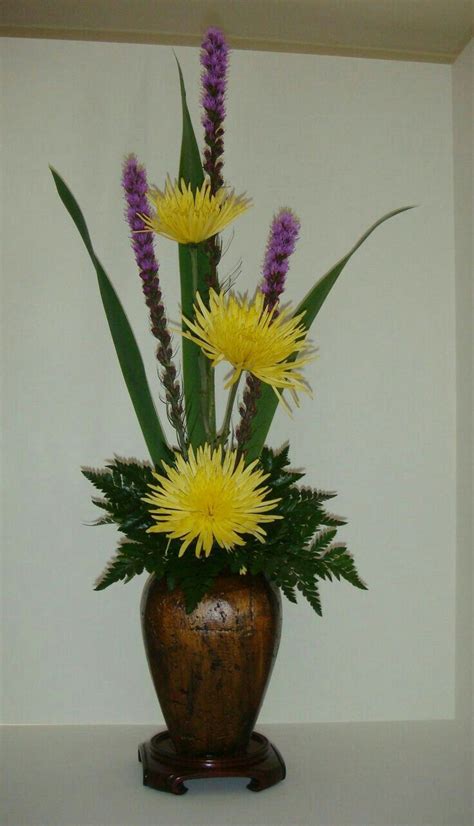 Pin By Tilly Matilda On Wreaths Arrangements Flower Arrangements