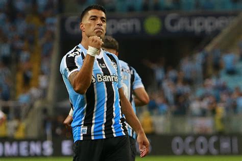 Luis Suárez consegue hat trick em estreia no Grêmio veja os gols