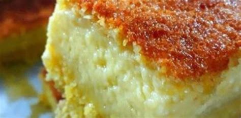 Bolo de milho cremoso e já sai recheado do forno Receitas Comidas