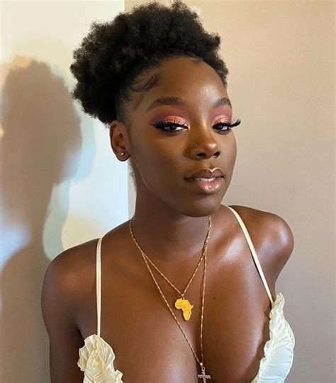 Pretty Ebony Telegraph