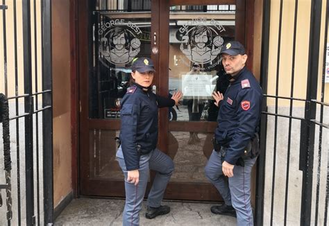 Palermo La Rissa In Piazza Sant Anna Sospesa La Licenza Per Due