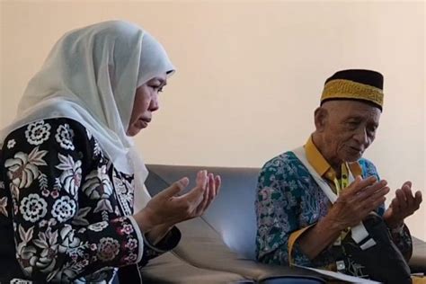 Khofifah Menemui Harun Calon Haji Tertua RI Berusia 119 Tahun Mohon