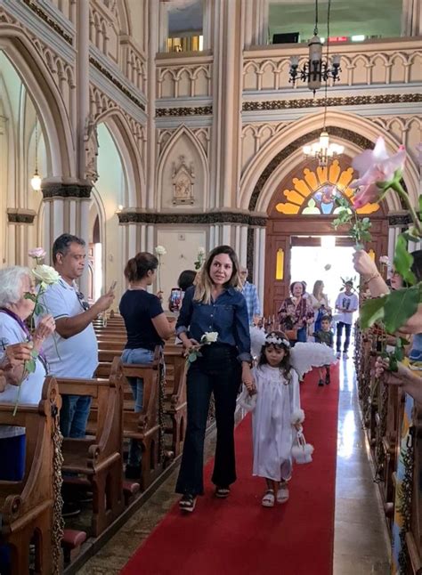 COROAÇÃO À NOSSA SENHORA E HOMENAGEM ÀS MÃES EM BELO HORIZONTE