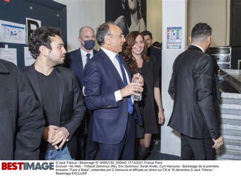 Photo Eric Zemmour Et L Un De Ses Fils Hugo Lors De Son Passage