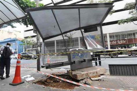 BH ônibus atropela pedestres e tira ponto do lugar veja o vídeo