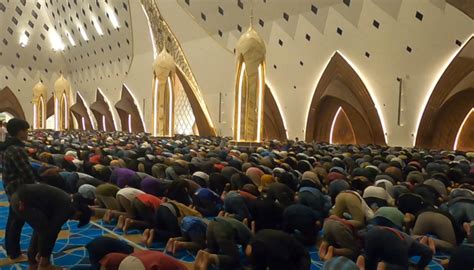 Masjid Raya Al Jabbar Jadi Destinasi Wisata Religi Saat Libur Tahun