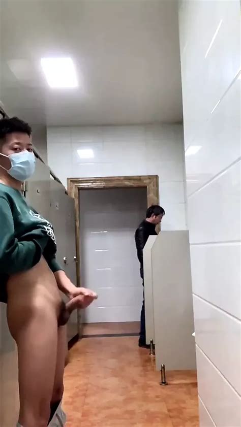 Asían Cachondo En El Baño Xhamster