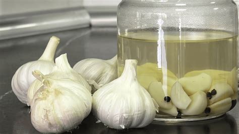 Cómo hacer AJOS ENCURTIDOS caseros en VINAGRE Fácil y con pocos