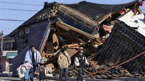 Trzęsienie ziemi w Japonii Samolot pasażerski rozbija się w