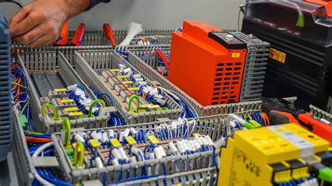 Ausbildung als Elektroniker für Automatisierungstechnik M W D PCA