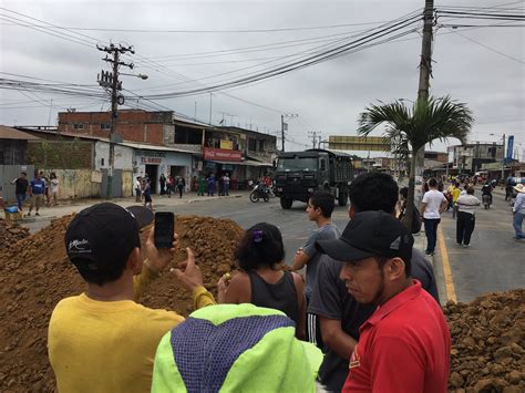 LaHistoria on Twitter Manifestantes cerraron la vía de Guayaquil a