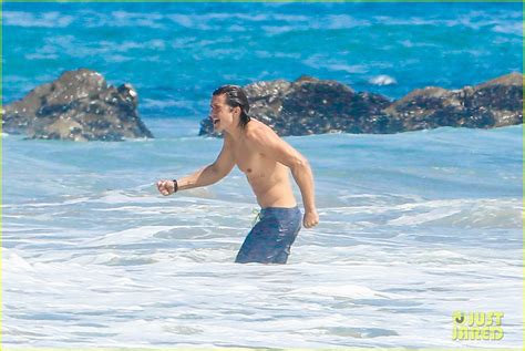 Orlando Bloom Goes Shirtless At The Beach On Easter Sunday Photo