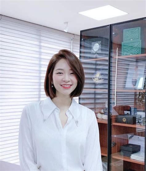 7 set đồ thời trang công sở phong cách Hàn Quốc dễ dàng biến nàng
