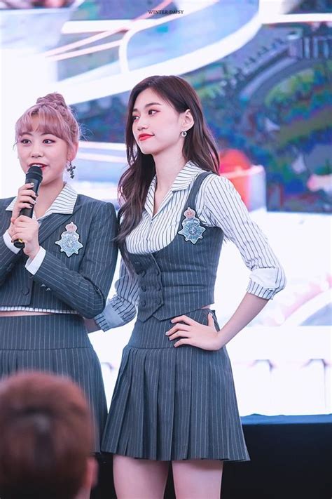Times Weki Meki S Doyeon Impressed With Her Incredibly Tiny Waist
