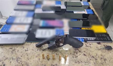 Dupla é presa em flagrante pela Polícia Militar 44 celulares