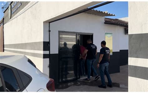 Padrasto é preso suspeito de estuprar enteada enquanto mãe da menina