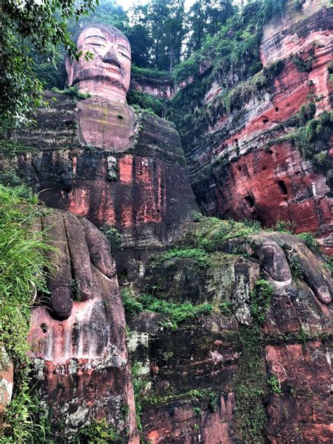 Estatua De Buda Del Gigante De Leshan Foto De Archivo Imagen De Buda