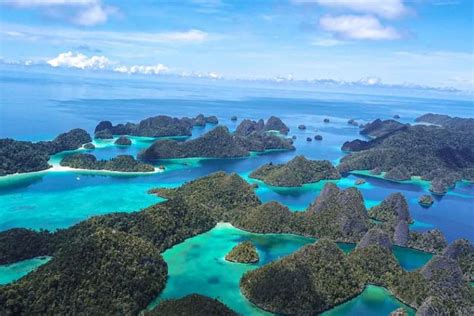 Rekomendasi Wisata Paling Eksotis Di Papua Simak Selengkapnya Di Sini