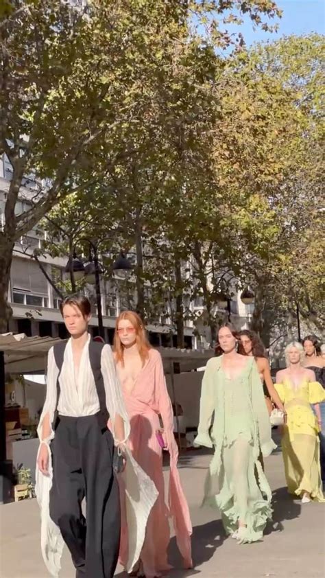 WWDジャパンさんのインスタグラム動画 WWDジャパンInstagram WWDJAPANパリコレ取材ステラ マッカートニー
