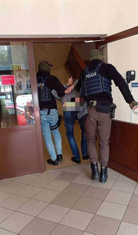 Poszukiwany Listem Go Czym Zatrzymany Przez Remskich Policjant W
