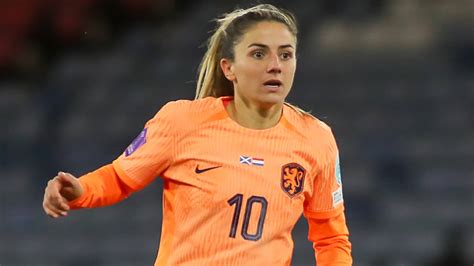 Voetbalster Daniëlle van de Donk is verloofd met vriendin Ellie