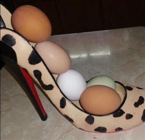 Egg Shoe Scrolller
