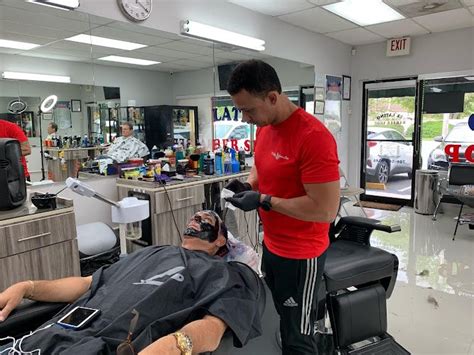 El Latino Barber Shop Negocios Latinos En Estados Unidos