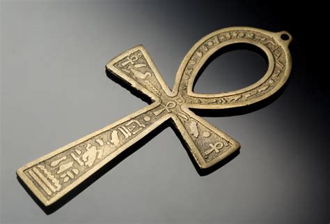 Ankh signification spirituelle de la croix de vie égyptienne