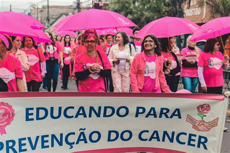 Campanha Outubro Rosa inicia caminhada e ações de prevenção ao câncer