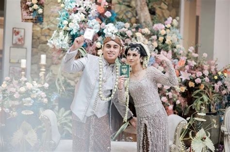 14 Ide Pose Foto Pengantin Di Pelaminan Anti Mati Gaya Wedding Market