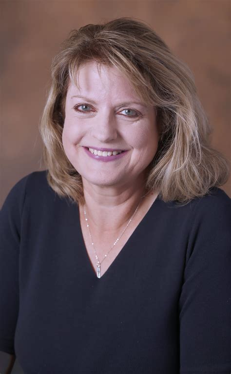 Lisa Phillips Facebook Instagram Twitter Profiles