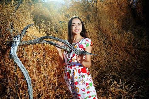 2k Free Download Beautiful Li Moon Brunette Dress Model Smile Outdoors Hd Wallpaper Peakpx