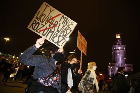 Strajk kobiet Relacja i zdjęcia Wielki protest w Warszawie tysiące