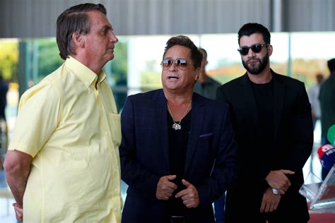 Gusttavo Lima e Leonardo se reúnem Bolsonaro em Brasília e apoiam