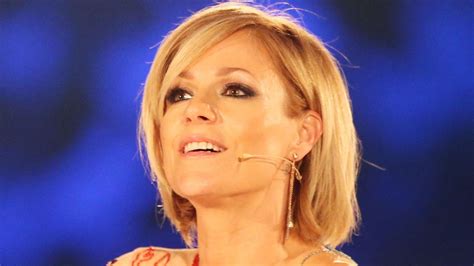 Sängerin Michelle zeigt sich unten ohne Ihre Fans sind begeistert