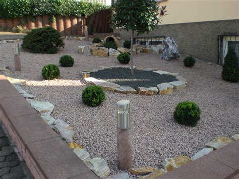 Décoration jardin avec pierres