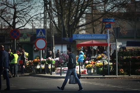 Wszystkich Wi Tych W Odzi Sprawd Jak Dojecha Na Cmentarze Mapy
