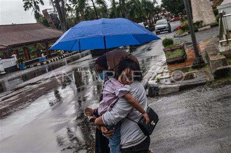 WASPADA POTENSI HUJAN LEBAT ANTARA Foto