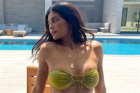 Kylie Jenner Serves Poolside Sexiness In Sizzling Strapless Bikini