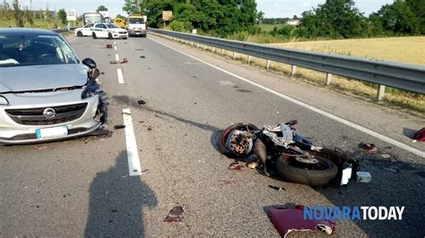 Incidente Tra Novara E Trecate Schianto Tra Due Moto E Un Auto Sulla
