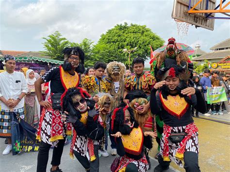 SMP NEGERI 15 YOGYAKARTA IKUT MENYEMARAKKAN KARNAVAL BUDAYA DALAM