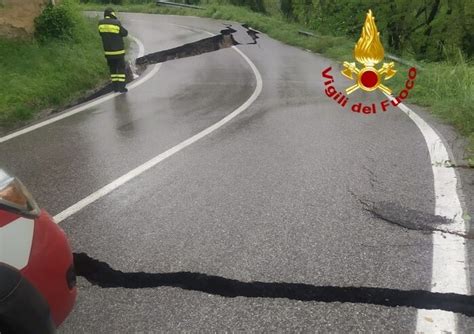 Il Maltempo Colpisce Anche La Toscana Frane Nellalto Mugello