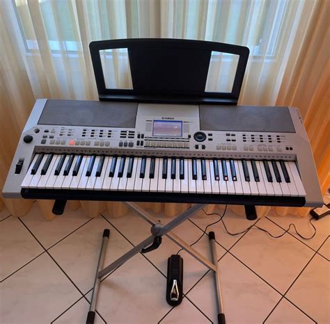 Keyboard Yamaha PSR S550 inkl Ständer und Pedal Kaufen auf Ricardo