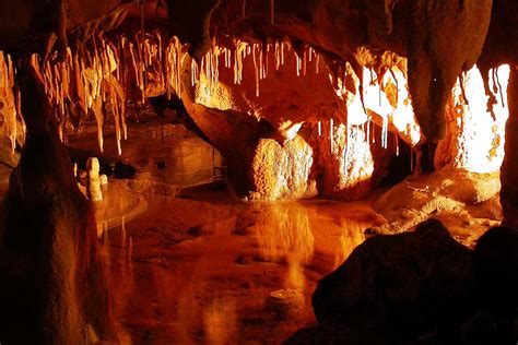 Le Thor The Castle And The Caves Of Thouzon Photos Horizon Provence
