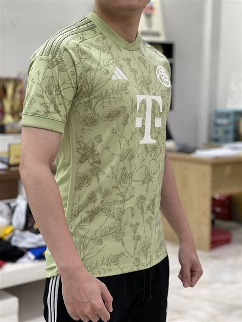 Leak enthüllt So sieht das neue Wiesn Trikot 2023 des FC Bayern aus
