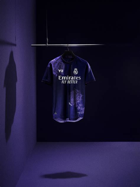 El Real Madrid presenta su nueva equipación que estrenará frente al