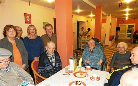 Ehpad Des cadeaux aux résidants Le Télégramme