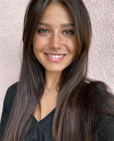 Beautiful Girls Make The World Go Around 46 Pics