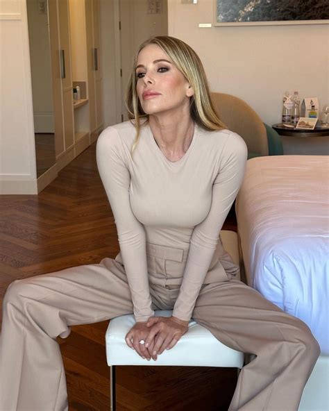 Alessia Marcuzzi Torna In Rai Con Il Completo Nude Incanta Con L